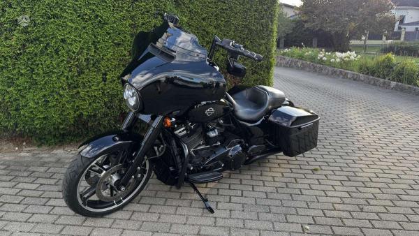 Melns Harley-Davidson Street Glide FLHX 2017 Viļņa, ar dzinēja tilpumu 1.75 L un nobraukumu 57 tūkst. km par 14000 €, foto 10 vietnē AUTOMOTO.COM.LV