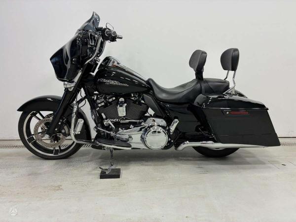 Черный Харли-Девидсон Street Glide FLHX 2017 в Вильнюс, объемом двигателя 1.75 л и пробегом 16 тыс. км за 17300 €, фото 2 на AUTOMOTO.COM.LV
