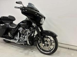 Black Harley-Davidson Street Glide FLHX 2017 in Vilnius, with an engine capacity of 1.75 L and mileage of 16 thousand km for 17300 €, photo 5 on AUTOMOTO.COM.LV