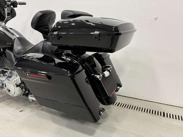 Черный Харли-Девидсон Street Glide FLHX 2017 в Вильнюс, объемом двигателя 1.75 л и пробегом 16 тыс. км за 17300 €, фото 5 на AUTOMOTO.COM.LV