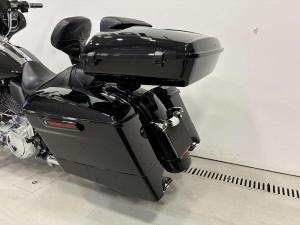 Black Harley-Davidson Street Glide FLHX 2017 in Vilnius, with an engine capacity of 1.75 L and mileage of 16 thousand km for 17300 €, photo 6 on AUTOMOTO.COM.LV