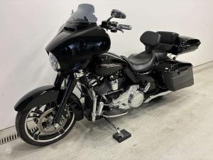 Black Harley-Davidson Street Glide FLHX 2017 in Vilnius, with an engine capacity of 1.75 L and mileage of 16 thousand km for 17300 €, photo 7 on AUTOMOTO.COM.LV