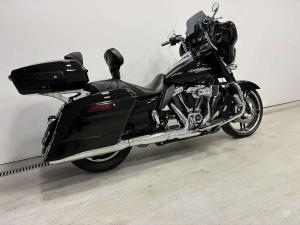Black Harley-Davidson Street Glide FLHX 2017 in Vilnius, with an engine capacity of 1.75 L and mileage of 16 thousand km for 17300 €, photo 10 on AUTOMOTO.COM.LV