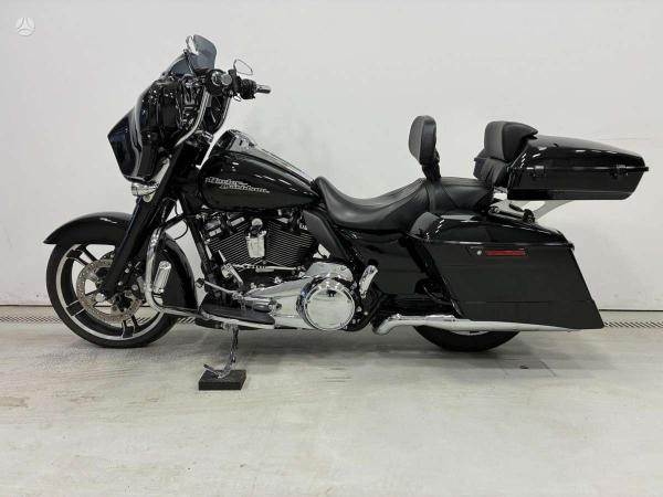 Черный Харли-Девидсон Street Glide FLHX 2017 в Вильнюс, объемом двигателя 1.75 л и пробегом 16 тыс. км за 17300 €, фото 10 на AUTOMOTO.COM.LV