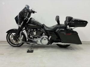 Black Harley-Davidson Street Glide FLHX 2017 in Vilnius, with an engine capacity of 1.75 L and mileage of 16 thousand km for 17300 €, photo 11 on AUTOMOTO.COM.LV
