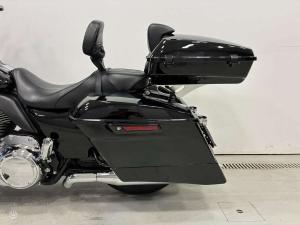 Black Harley-Davidson Street Glide FLHX 2017 in Vilnius, with an engine capacity of 1.75 L and mileage of 16 thousand km for 17300 €, photo 12 on AUTOMOTO.COM.LV