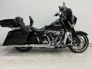 Black Harley-Davidson Street Glide FLHX 2017 in Vilnius, with an engine capacity of 1.75 L and mileage of 16 thousand km for 17300 €, photo 13 on AUTOMOTO.COM.LV