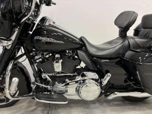 Black Harley-Davidson Street Glide FLHX 2017 in Vilnius, with an engine capacity of 1.75 L and mileage of 16 thousand km for 17300 €, photo 14 on AUTOMOTO.COM.LV