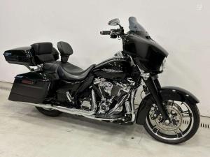 Black Harley-Davidson Street Glide FLHX 2017 in Vilnius, with an engine capacity of 1.75 L and mileage of 16 thousand km for 17300 €, photo 16 on AUTOMOTO.COM.LV
