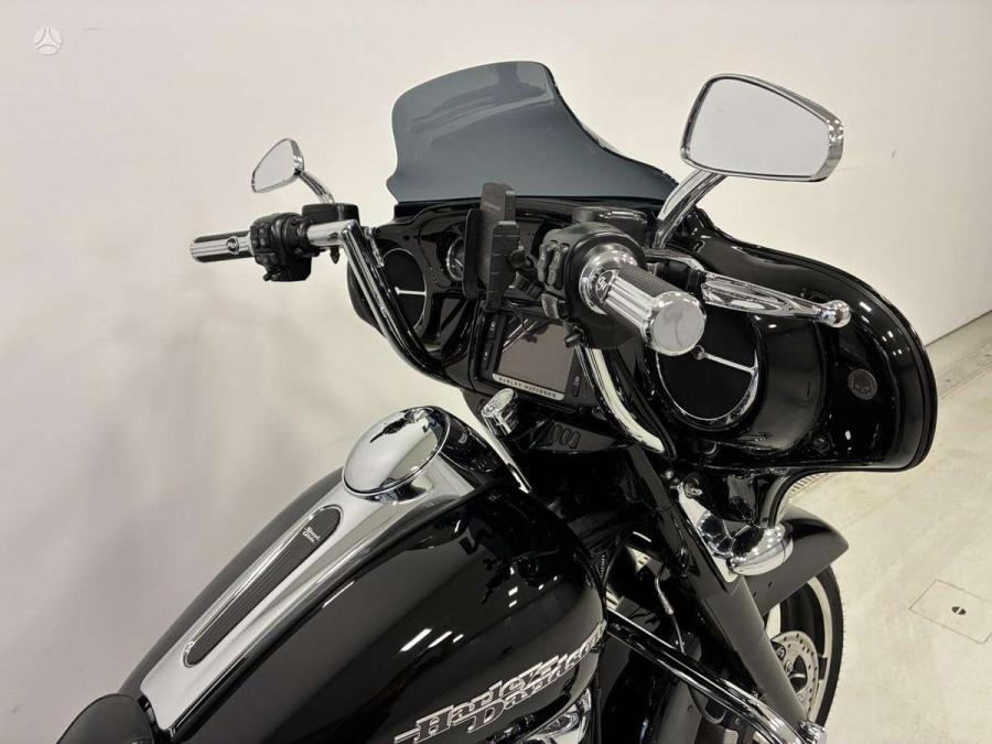 Black Harley-Davidson Street Glide FLHX 2017 in Vilnius, with an engine capacity of 1.75 L and mileage of 16 thousand km for 17300 €, photo 20 on AUTOMOTO.COM.LV