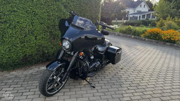 Black Harley-Davidson Street Glide FLHX 2017 in Vilnius, with an engine capacity of 1.75 L and mileage of 57 thousand km for 13800 €, photo 3 on AUTOMOTO.COM.LV