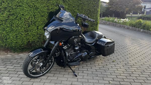 Black Harley-Davidson Street Glide FLHX 2017 in Vilnius, with an engine capacity of 1.75 L and mileage of 57 thousand km for 13800 €, photo 4 on AUTOMOTO.COM.LV
