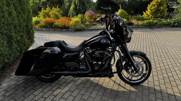 Black Harley-Davidson Street Glide FLHX 2017 in Vilnius, with an engine capacity of 1.75 L and mileage of 57 thousand km for 13800 €, photo 11 on AUTOMOTO.COM.LV