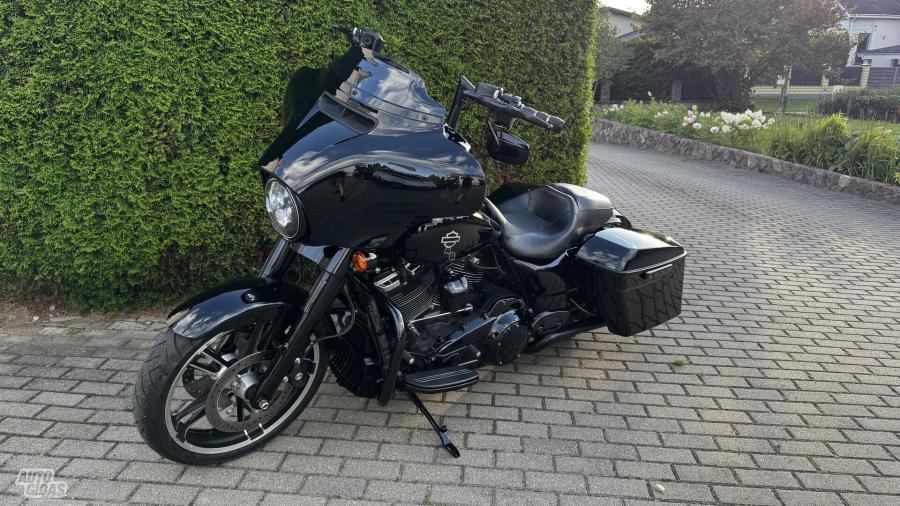 Black Harley-Davidson Street Glide FLHX 2017 in Vilnius, with an engine capacity of 1.75 L and mileage of 57 thousand km for 13700 €, photo 5 on AUTOMOTO.COM.LV