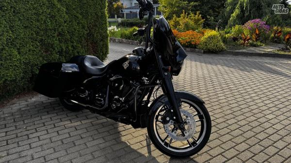 Black Harley-Davidson Street Glide FLHX 2017 in Vilnius, with an engine capacity of 1.75 L and mileage of 57 thousand km for 13700 €, photo 11 on AUTOMOTO.COM.LV