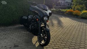 Black Harley-Davidson Street Glide FLHX 2017 in Vilnius, with an engine capacity of 1.75 L and mileage of 57 thousand km for 13700 €, photo 12 on AUTOMOTO.COM.LV