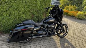 Black Harley-Davidson Street Glide FLHX 2017 in Vilnius, with an engine capacity of 1.75 L and mileage of 57 thousand km for 13700 €, photo 16 on AUTOMOTO.COM.LV