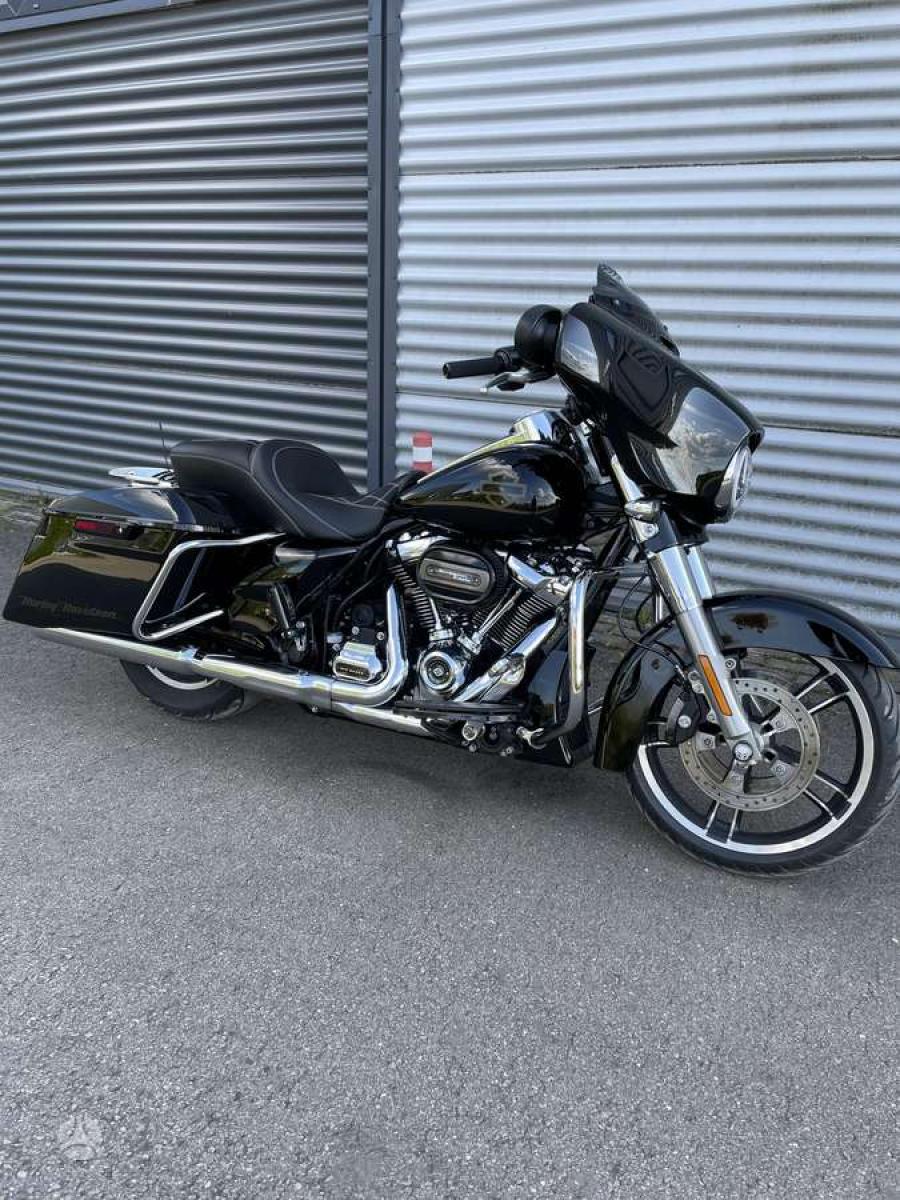 Melns Harley-Davidson Street Glide FLHX 2017 Kretinga, ar dzinēja tilpumu 1.75 L un nobraukumu 0 tūkst. km par 8699 €, foto 1 vietnē AUTOMOTO.COM.LV
