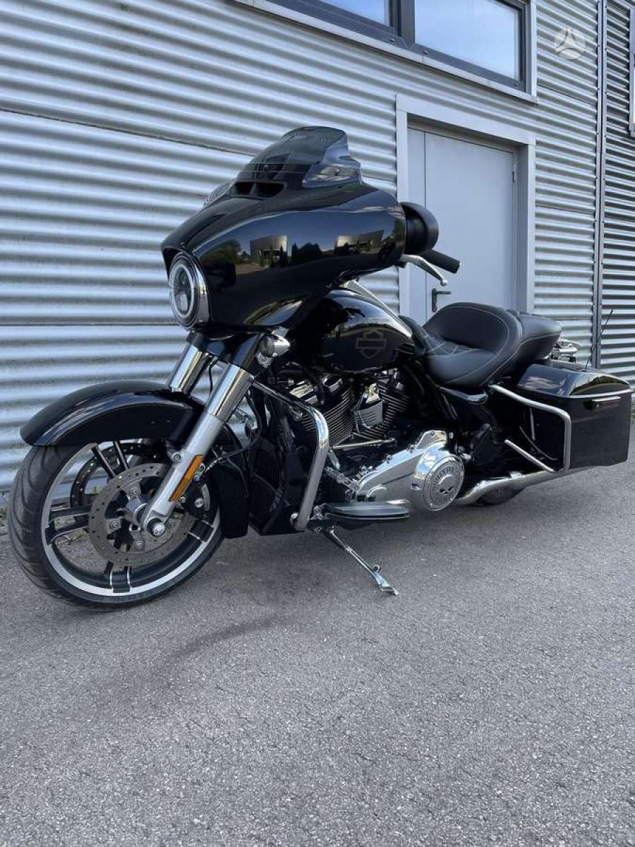 Melns Harley-Davidson Street Glide FLHX 2017 Kretinga, ar dzinēja tilpumu 1.75 L un nobraukumu 0 tūkst. km par 8699 €, foto 3 vietnē AUTOMOTO.COM.LV