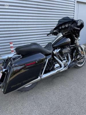 Melns Harley-Davidson Street Glide FLHX 2017 Kretinga, ar dzinēja tilpumu 1.75 L un nobraukumu 0 tūkst. km par 8699 €, foto 4 vietnē AUTOMOTO.COM.LV