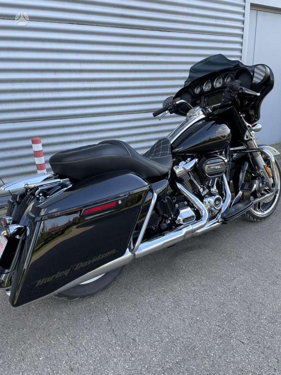 Melns Harley-Davidson Street Glide FLHX 2017 Kretinga, ar dzinēja tilpumu 1.75 L un nobraukumu 0 tūkst. km par 8699 €, foto 4 vietnē AUTOMOTO.COM.LV