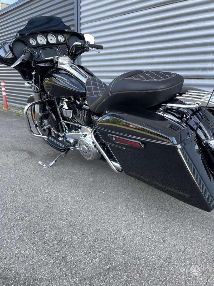 Melns Harley-Davidson Street Glide FLHX 2017 Kretinga, ar dzinēja tilpumu 1.75 L un nobraukumu 0 tūkst. km par 8699 €, foto 5 vietnē AUTOMOTO.COM.LV