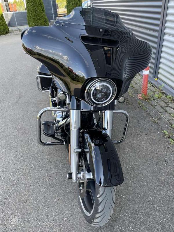 Melns Harley-Davidson Street Glide FLHX 2017 Kretinga, ar dzinēja tilpumu 1.75 L un nobraukumu 0 tūkst. km par 8699 €, foto 6 vietnē AUTOMOTO.COM.LV