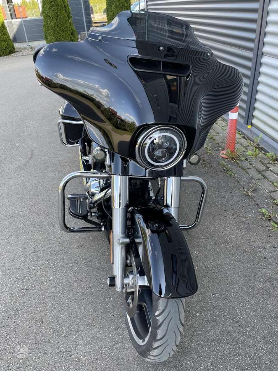 Melns Harley-Davidson Street Glide FLHX 2017 Kretinga, ar dzinēja tilpumu 1.75 L un nobraukumu 0 tūkst. km par 8699 €, foto 6 vietnē AUTOMOTO.COM.LV