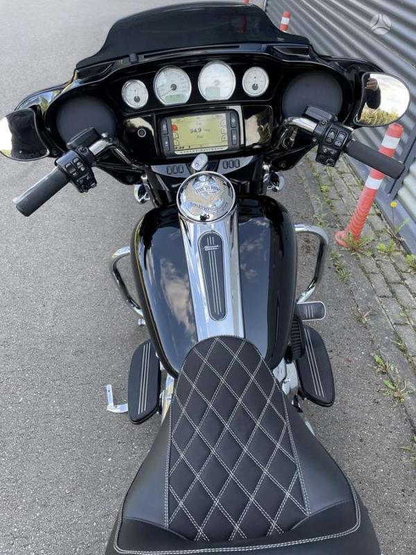 Melns Harley-Davidson Street Glide FLHX 2017 Kretinga, ar dzinēja tilpumu 1.75 L un nobraukumu 0 tūkst. km par 8699 €, foto 7 vietnē AUTOMOTO.COM.LV