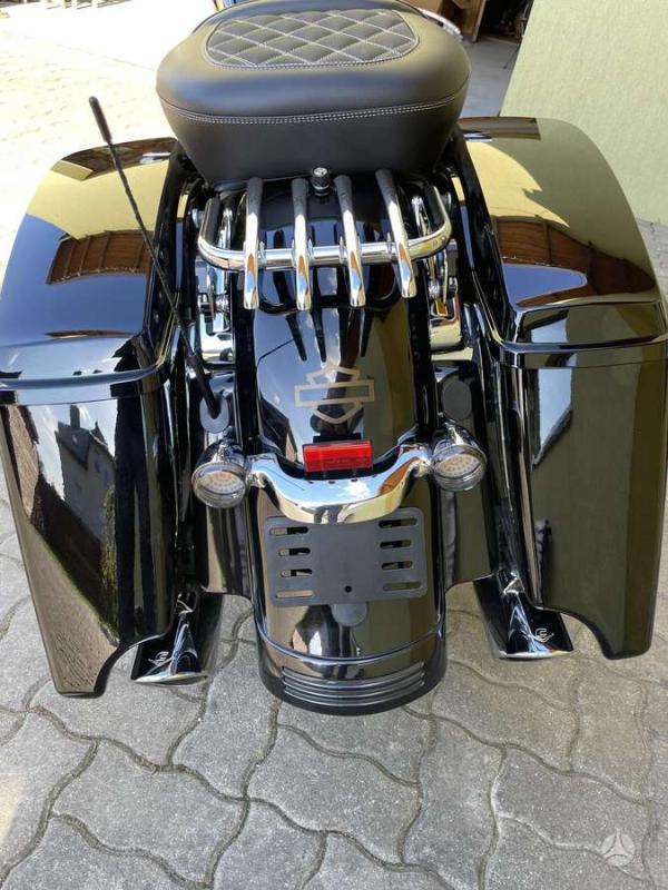 Melns Harley-Davidson Street Glide FLHX 2017 Kretinga, ar dzinēja tilpumu 1.75 L un nobraukumu 0 tūkst. km par 8699 €, foto 8 vietnē AUTOMOTO.COM.LV