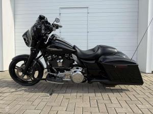 Черный Харли-Девидсон Street Glide FLHX 2018 в Радвилишкис, объемом двигателя 1.69 л и пробегом 15 тыс. км за 12200 €, фото 3 на AUTOMOTO.COM.LV