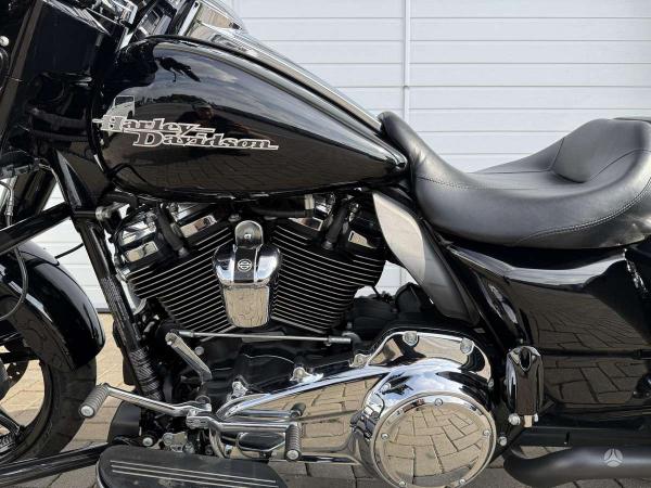 Черный Харли-Девидсон Street Glide FLHX 2018 в Радвилишкис, объемом двигателя 1.69 л и пробегом 15 тыс. км за 12200 €, фото 5 на AUTOMOTO.COM.LV