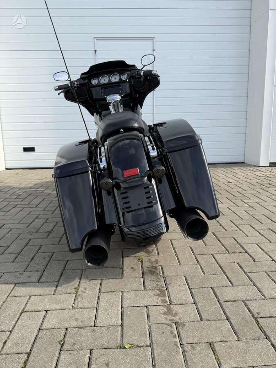 Черный Харли-Девидсон Street Glide FLHX 2018 в Радвилишкис, объемом двигателя 1.69 л и пробегом 15 тыс. км за 12200 €, фото 6 на AUTOMOTO.COM.LV