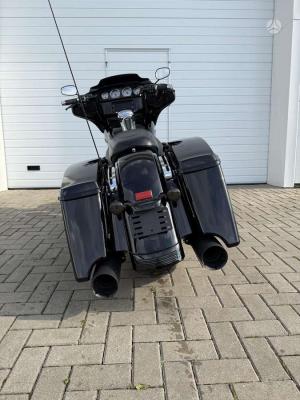 Черный Харли-Девидсон Street Glide FLHX 2018 в Радвилишкис, объемом двигателя 1.69 л и пробегом 15 тыс. км за 12200 €, фото 8 на AUTOMOTO.COM.LV