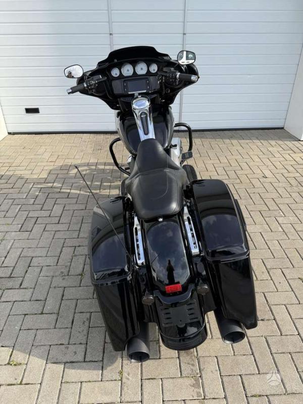 Черный Харли-Девидсон Street Glide FLHX 2018 в Радвилишкис, объемом двигателя 1.69 л и пробегом 15 тыс. км за 12200 €, фото 9 на AUTOMOTO.COM.LV