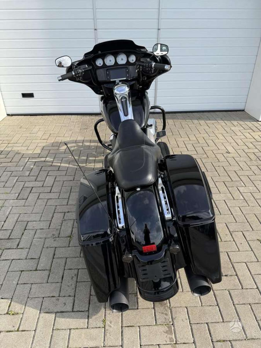Черный Харли-Девидсон Street Glide FLHX 2018 в Радвилишкис, объемом двигателя 1.69 л и пробегом 15 тыс. км за 12200 €, фото 9 на AUTOMOTO.COM.LV