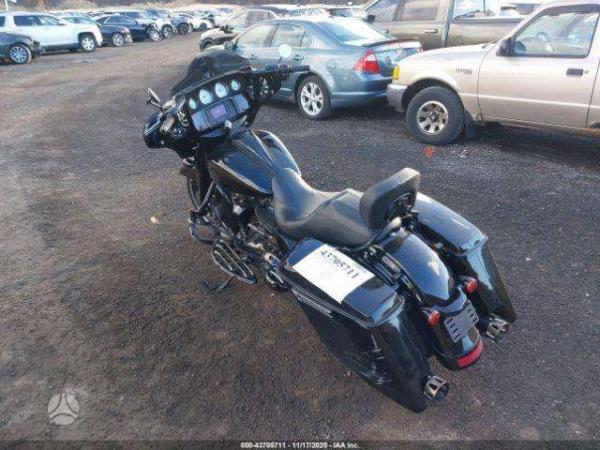 Melns Harley-Davidson Street Glide FLHX 2019 Klaipėda, ar dzinēja tilpumu 1.75 L un nobraukumu 9 tūkst. km par 4550 €, foto 3 vietnē AUTOMOTO.COM.LV