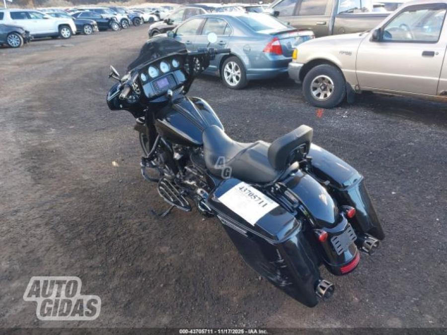 Melns Harley-Davidson Street Glide FLHX 2019 Klaipėda, ar dzinēja tilpumu 1.75 L un nobraukumu 6 tūkst. km par 4550 €, foto 3 vietnē AUTOMOTO.COM.LV