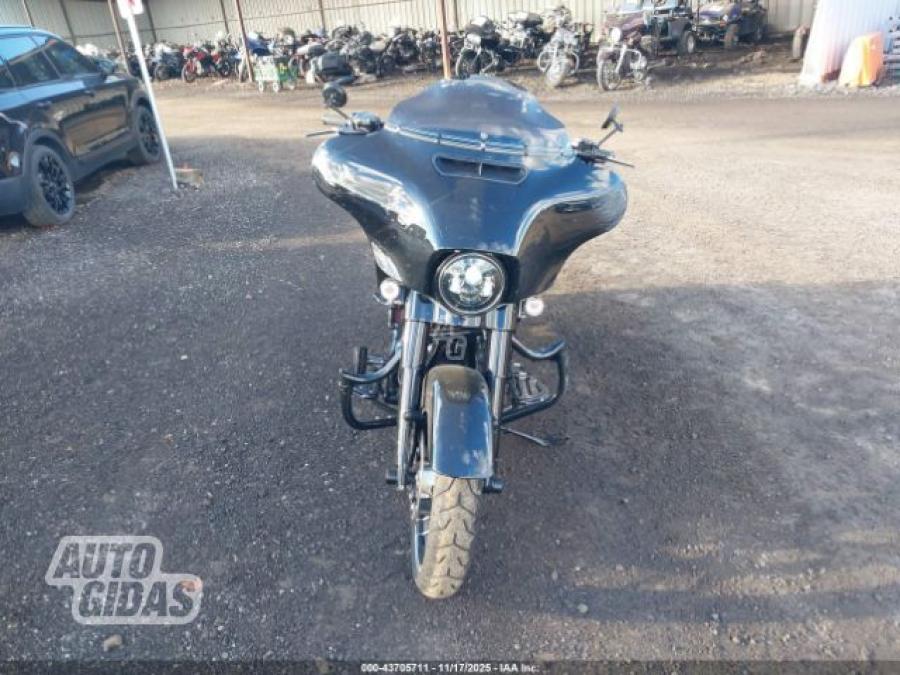 Melns Harley-Davidson Street Glide FLHX 2019 Klaipėda, ar dzinēja tilpumu 1.75 L un nobraukumu 6 tūkst. km par 4550 €, foto 5 vietnē AUTOMOTO.COM.LV