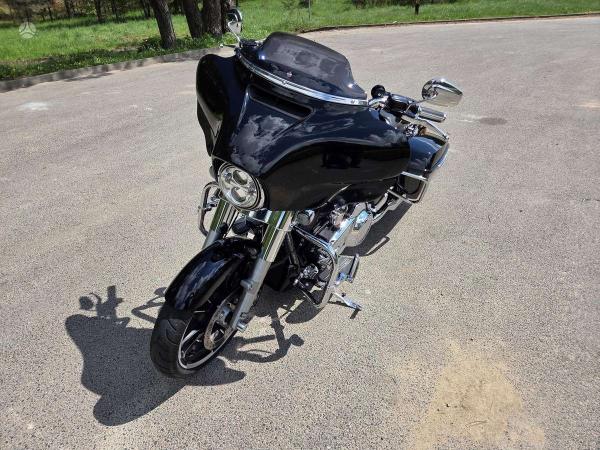 Black Harley-Davidson Street Glide FLHX 2020 in Utena, with an engine capacity of 1.80 L and mileage of 21 thousand km for 18000 €, photo 4 on AUTOMOTO.COM.LV