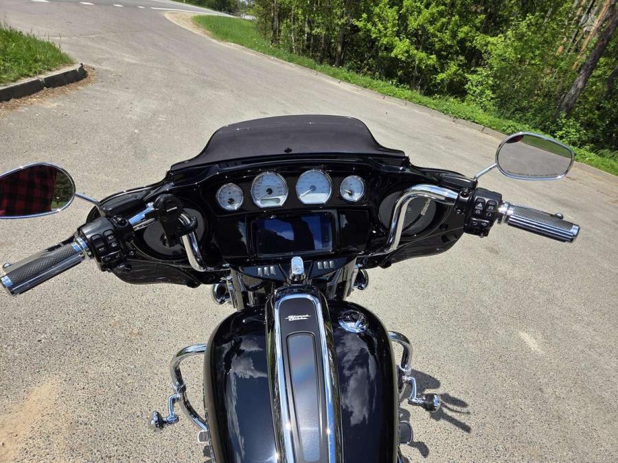 Black Harley-Davidson Street Glide FLHX 2020 in Utena, with an engine capacity of 1.80 L and mileage of 21 thousand km for 18000 €, photo 8 on AUTOMOTO.COM.LV
