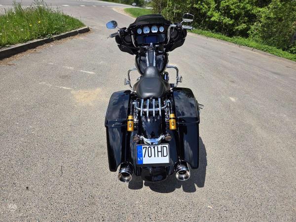 Black Harley-Davidson Street Glide FLHX 2020 in Utena, with an engine capacity of 1.80 L and mileage of 21 thousand km for 18000 €, photo 8 on AUTOMOTO.COM.LV