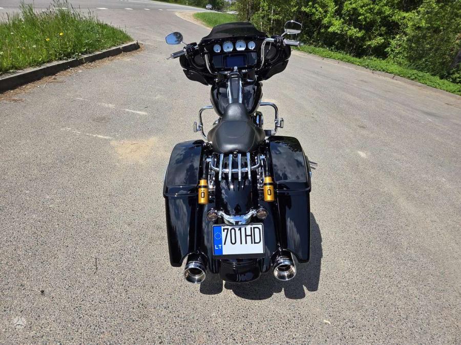 Black Harley-Davidson Street Glide FLHX 2020 in Utena, with an engine capacity of 1.80 L and mileage of 21 thousand km for 18000 €, photo 9 on AUTOMOTO.COM.LV