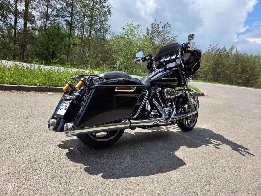 Black Harley-Davidson Street Glide FLHX 2020 in Utena, with an engine capacity of 1.80 L and mileage of 21 thousand km for 18000 €, photo 10 on AUTOMOTO.COM.LV
