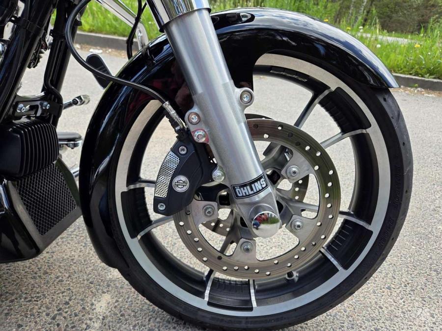 Black Harley-Davidson Street Glide FLHX 2020 in Utena, with an engine capacity of 1.80 L and mileage of 21 thousand km for 18000 €, photo 16 on AUTOMOTO.COM.LV