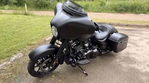 Черный Харли-Девидсон Street Glide FLHX 2022 в Шяуляй, объемом двигателя 1.90 л и пробегом 4 тыс. км за 16900 €, фото 1 на AUTOMOTO.COM.LV