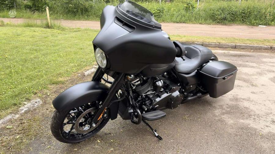 Black Harley-Davidson Street Glide FLHX 2022 in Siauliai, with an engine capacity of 1.90 L and mileage of 4 thousand km for 16900 €, photo 1 on AUTOMOTO.COM.LV