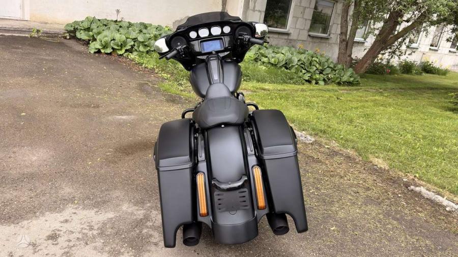 Black Harley-Davidson Street Glide FLHX 2022 in Siauliai, with an engine capacity of 1.90 L and mileage of 4 thousand km for 16900 €, photo 6 on AUTOMOTO.COM.LV