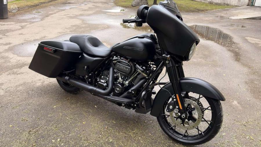 Black Harley-Davidson Street Glide FLHX 2022 in Siauliai, with an engine capacity of 1.90 L and mileage of 4 thousand km for 16900 €, photo 8 on AUTOMOTO.COM.LV