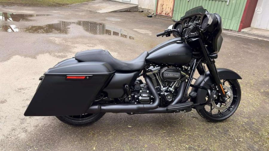 Black Harley-Davidson Street Glide FLHX 2022 in Siauliai, with an engine capacity of 1.90 L and mileage of 4 thousand km for 16900 €, photo 9 on AUTOMOTO.COM.LV